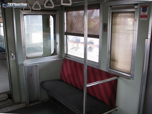 KRL JABODETABEK-元 JR東日本103系 内装