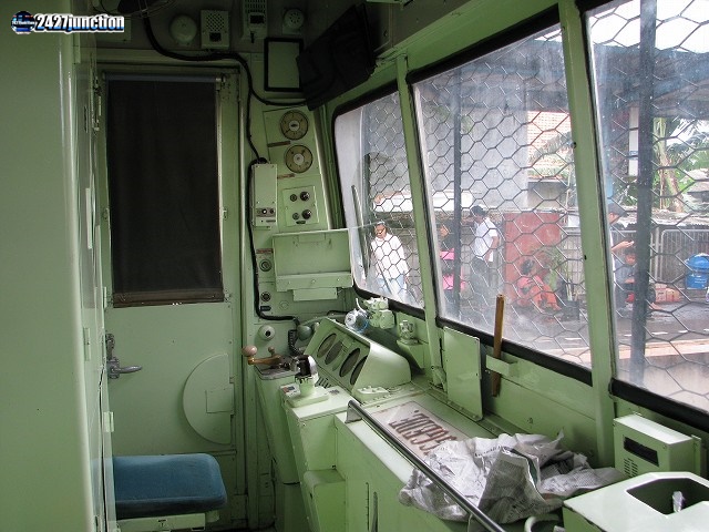 KRL JABODETABEK-元 JR東日本103系 内装