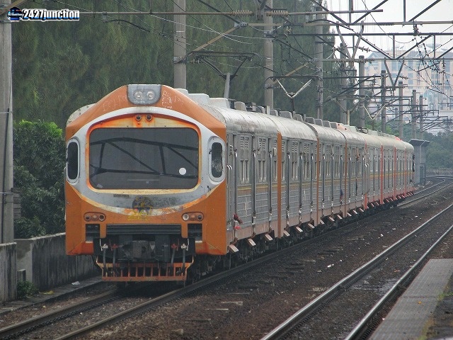 KRL JABODETABEK−HOLEC