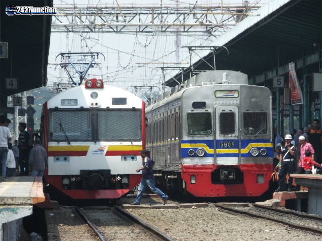 KRL JABODETABEK−HITACHI