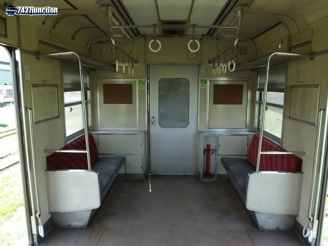 フィリピン国鉄（PNR）−元 JR東日本203系 内装